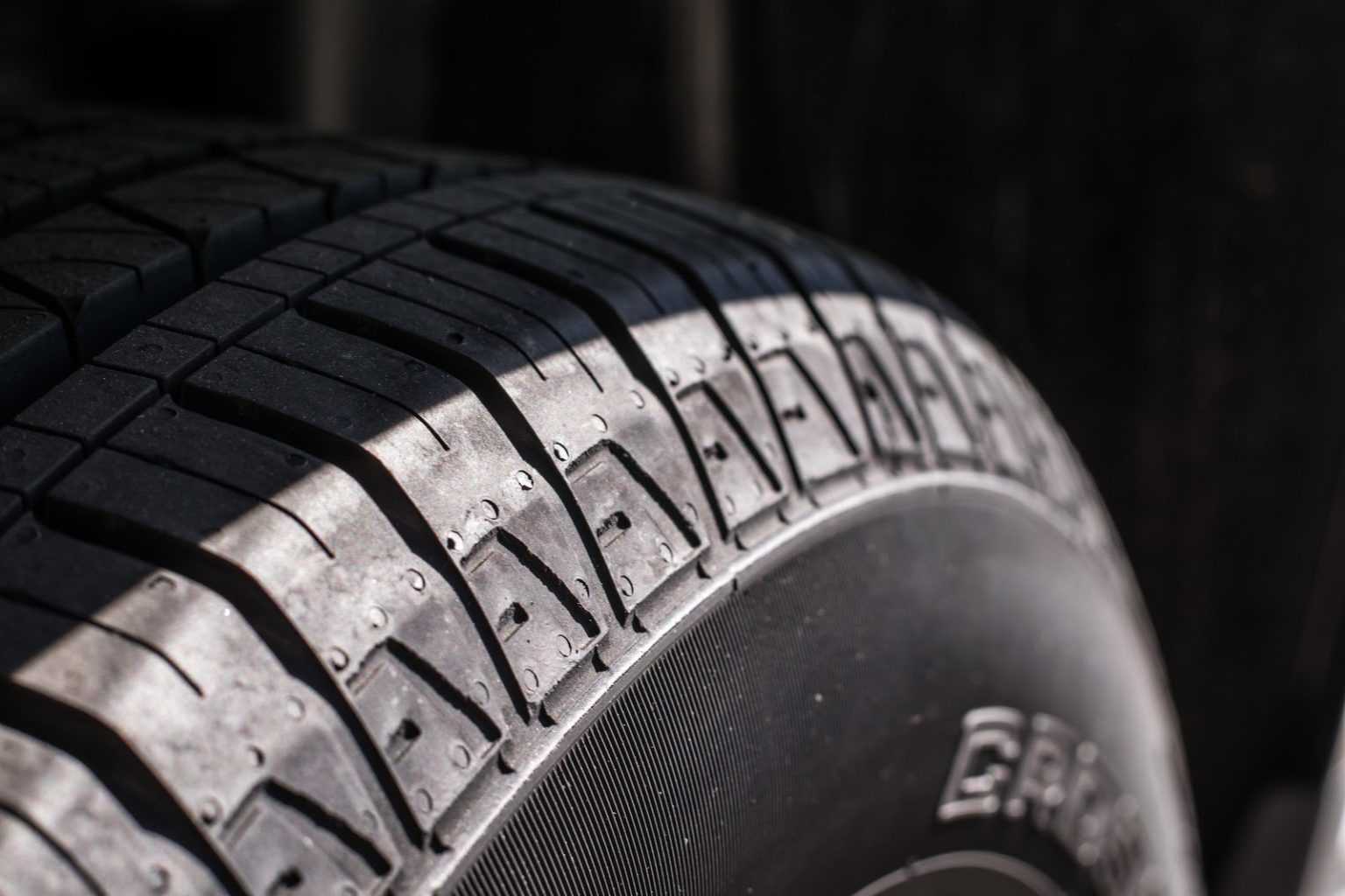 Top signs your tyres need to be replaced | Tyreright